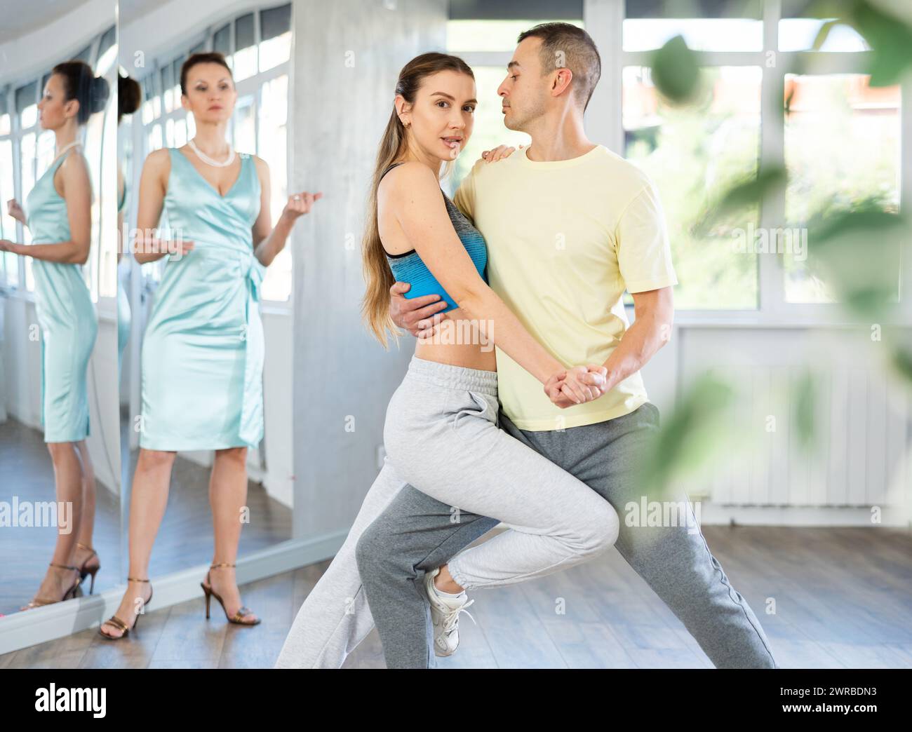Step class individual hi-res stock photography and images - Alamy