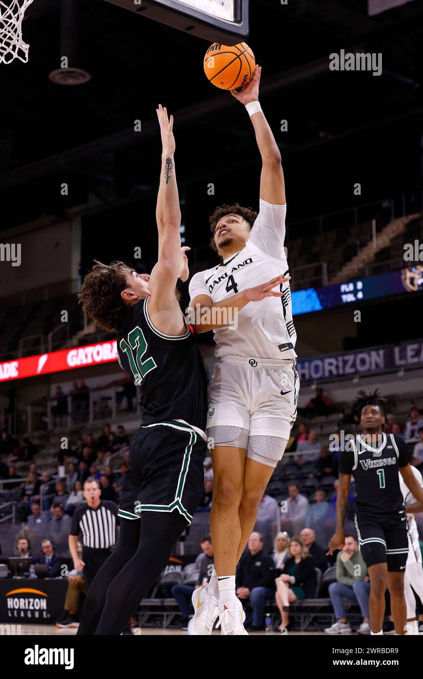 INDIANAPOLIS, IN - MARCH 11: Oakland Golden Grizzlies forward Trey ...