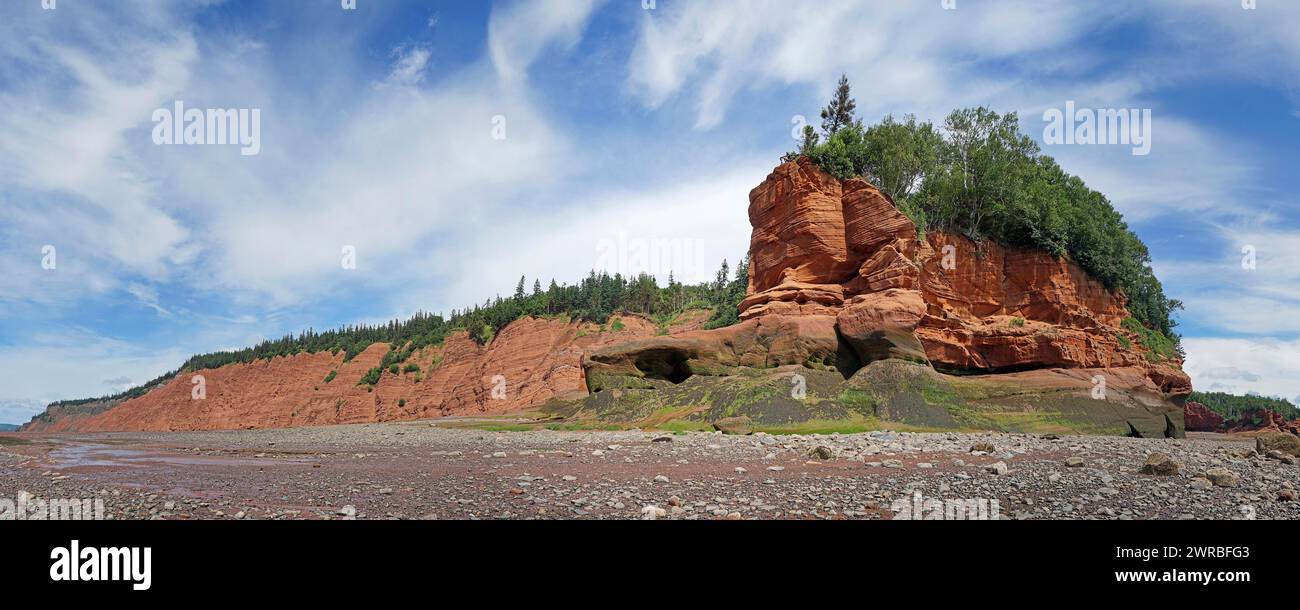 Panorama, wooded cliffs, red sandstone, Five Islands Provincial Park ...