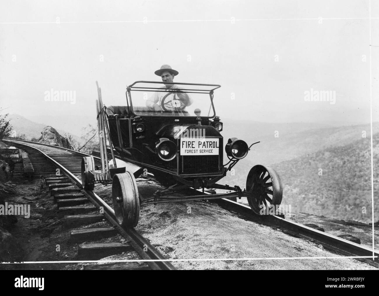 Railroad tracks 1910 Black and White Stock Photos & Images - Alamy