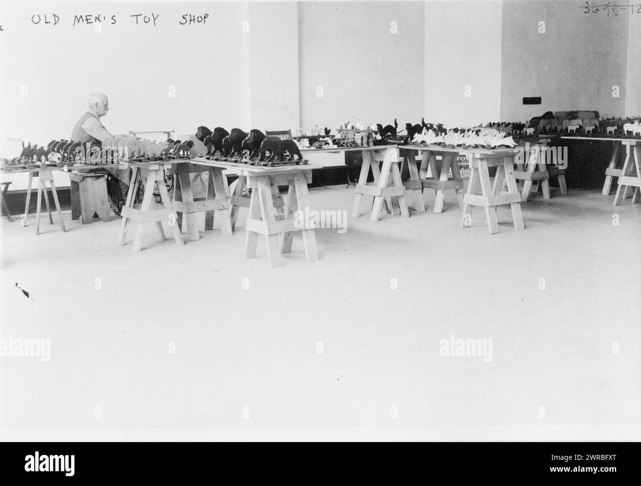 Shift tables hi-res stock photography and images - Alamy