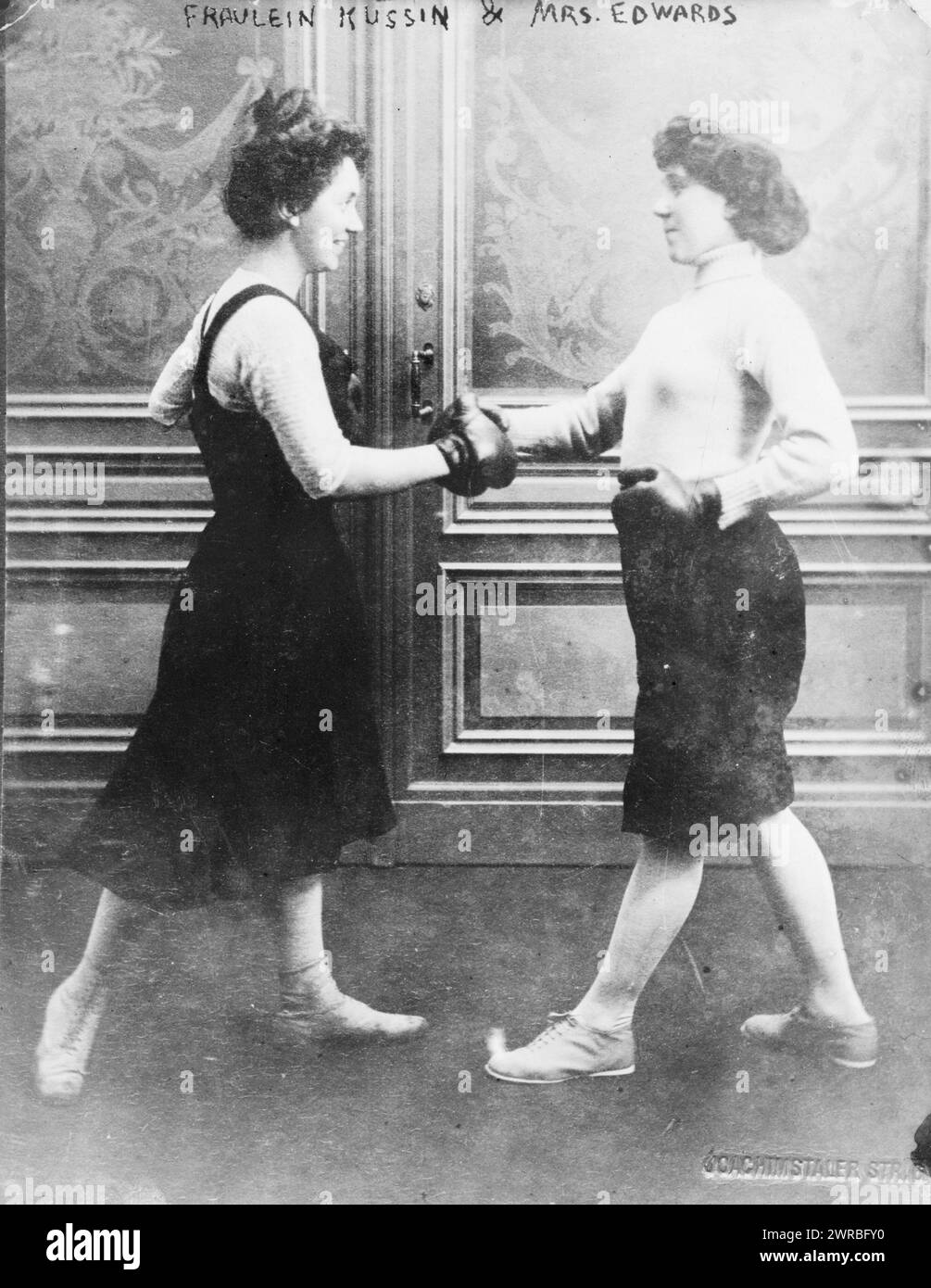 Women boxing Black and White Stock Photos & Images - Alamy