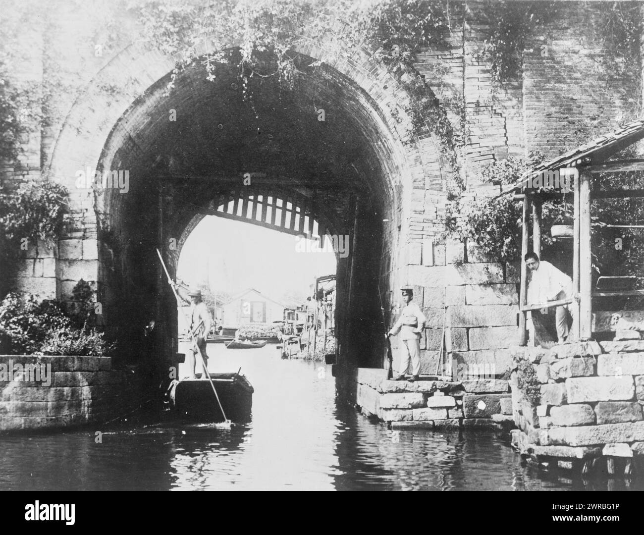 Venice canals gates hi-res stock photography and images - Alamy