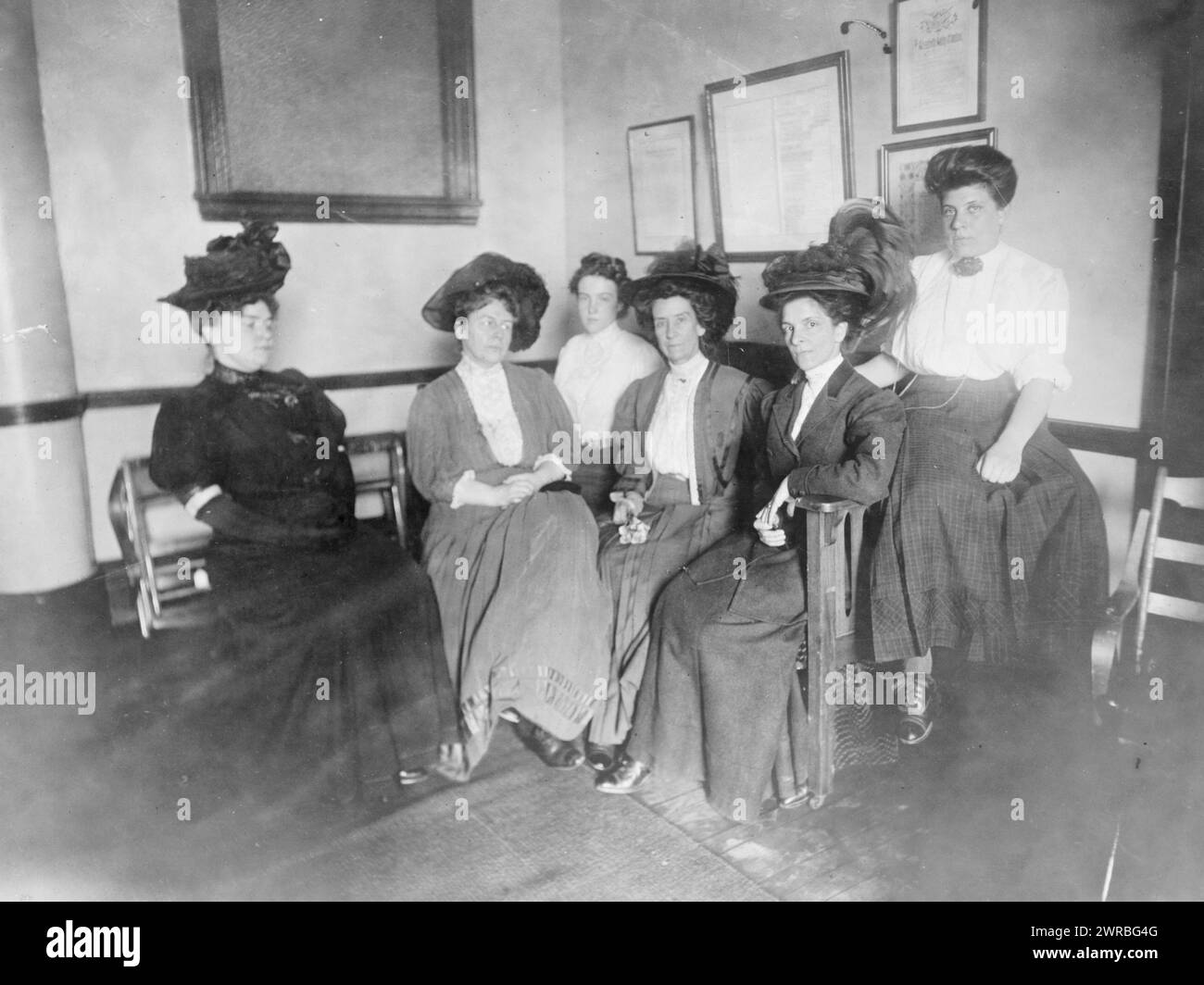 Suffragette headquarters at 32 Union Square, New York City, Mrs. H.S. Blatch, second from left ...
