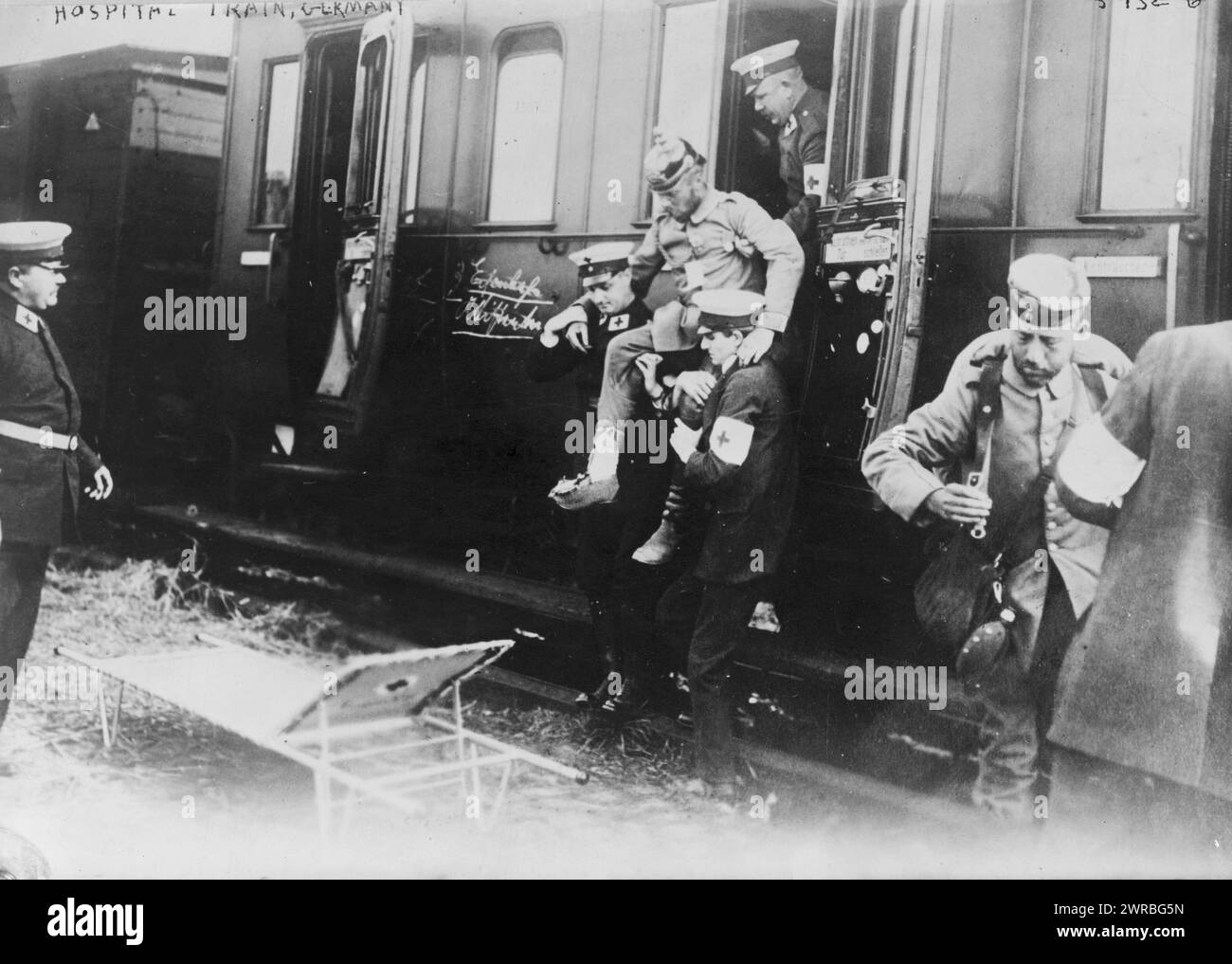 Wounded personnel Black and White Stock Photos & Images - Alamy