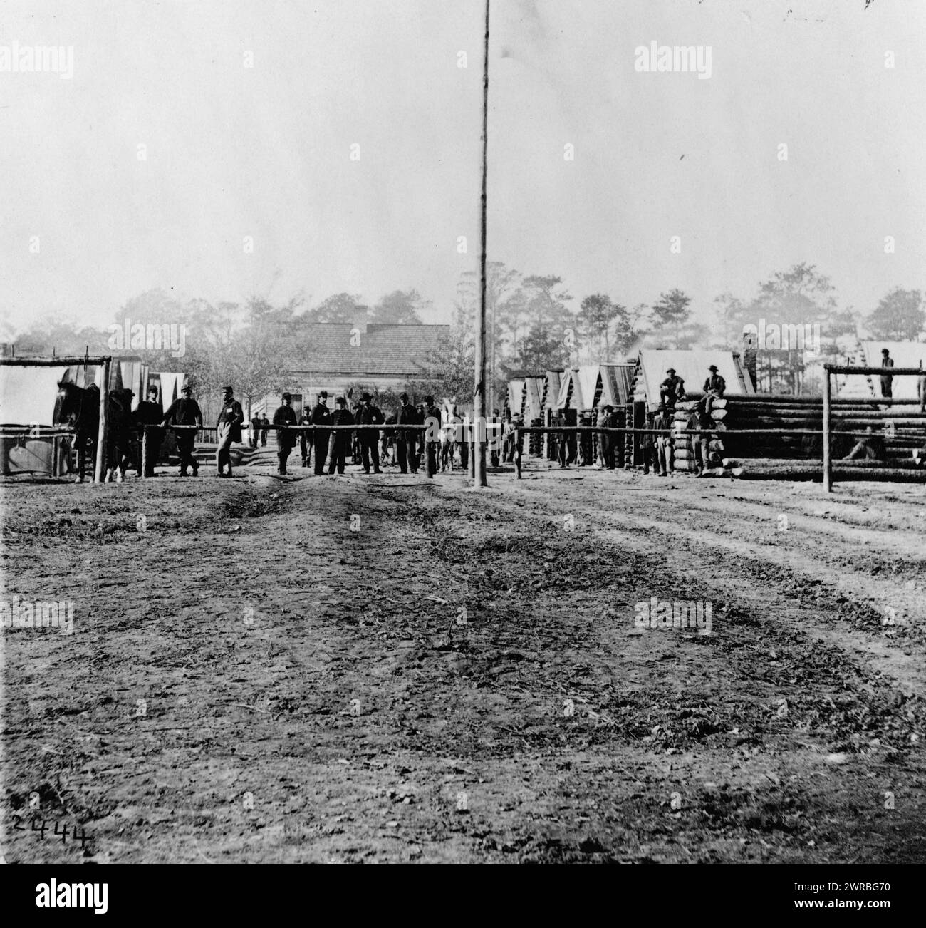 Background tents soldiers hi-res stock photography and images - Alamy