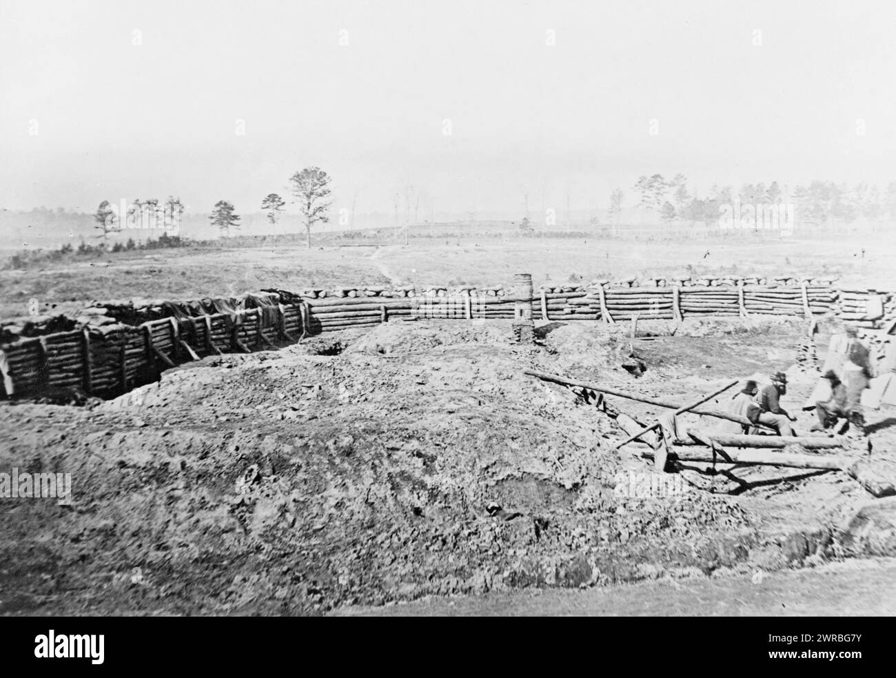 Soldiers inside confederate fortification hi-res stock photography and ...