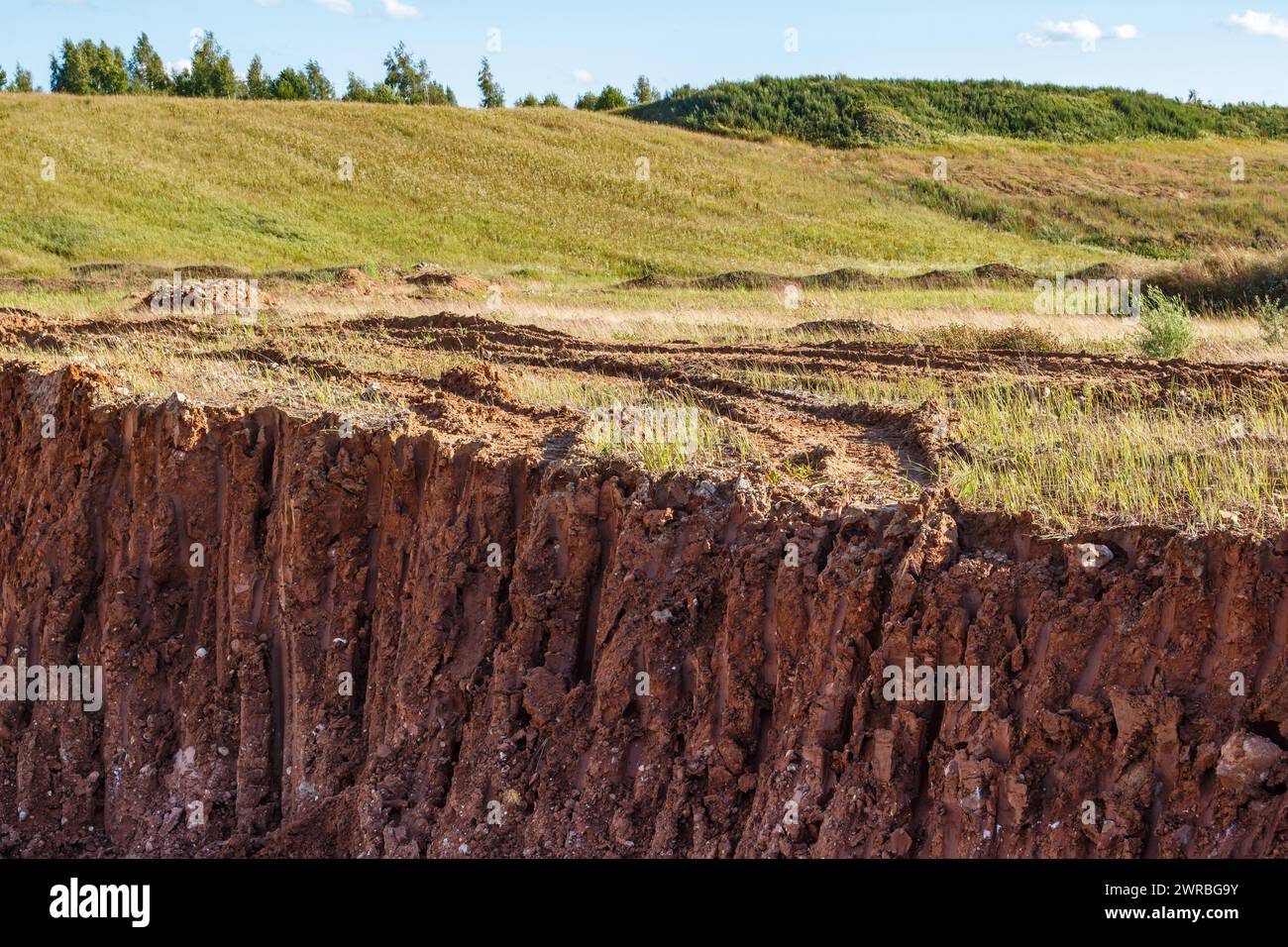 Layer of clay soil buried by an excavator bucket Stock Photo - Alamy