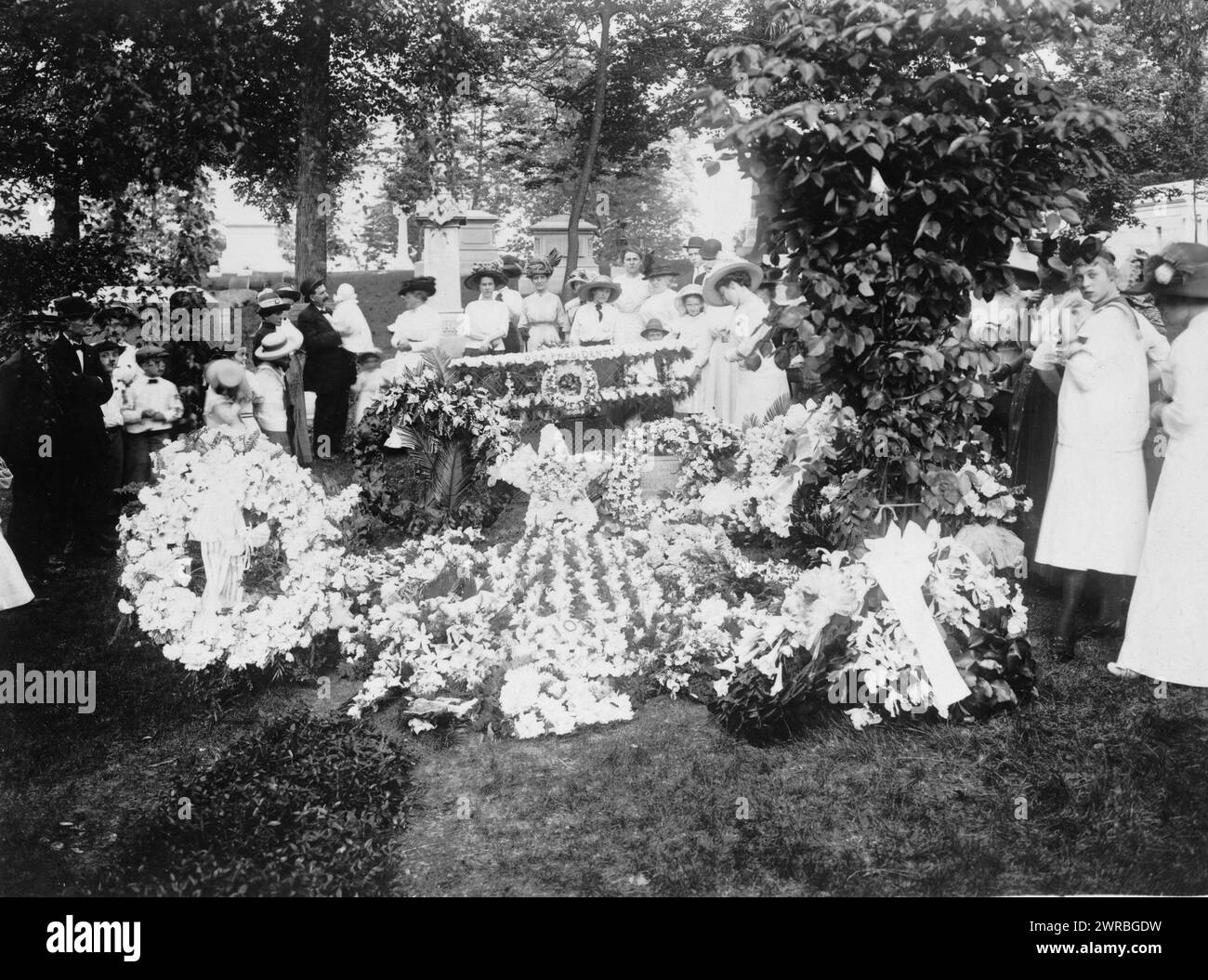 Wilbur Wright funeral - floral decorations at the grave, Photograph shows mourners and floral ...