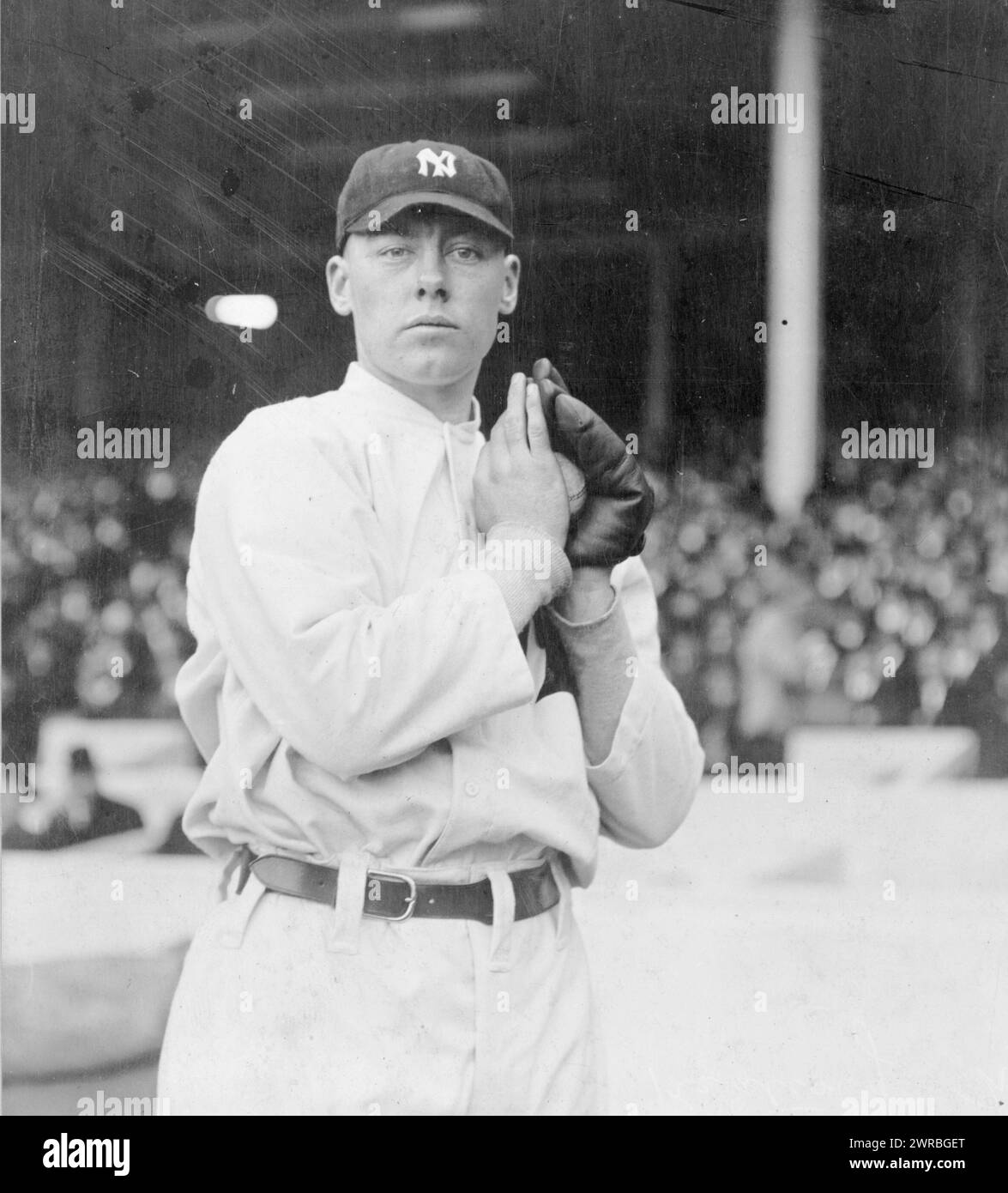 Ray Keating, New York Yankees pitcher, facing front, standing, holding ...
