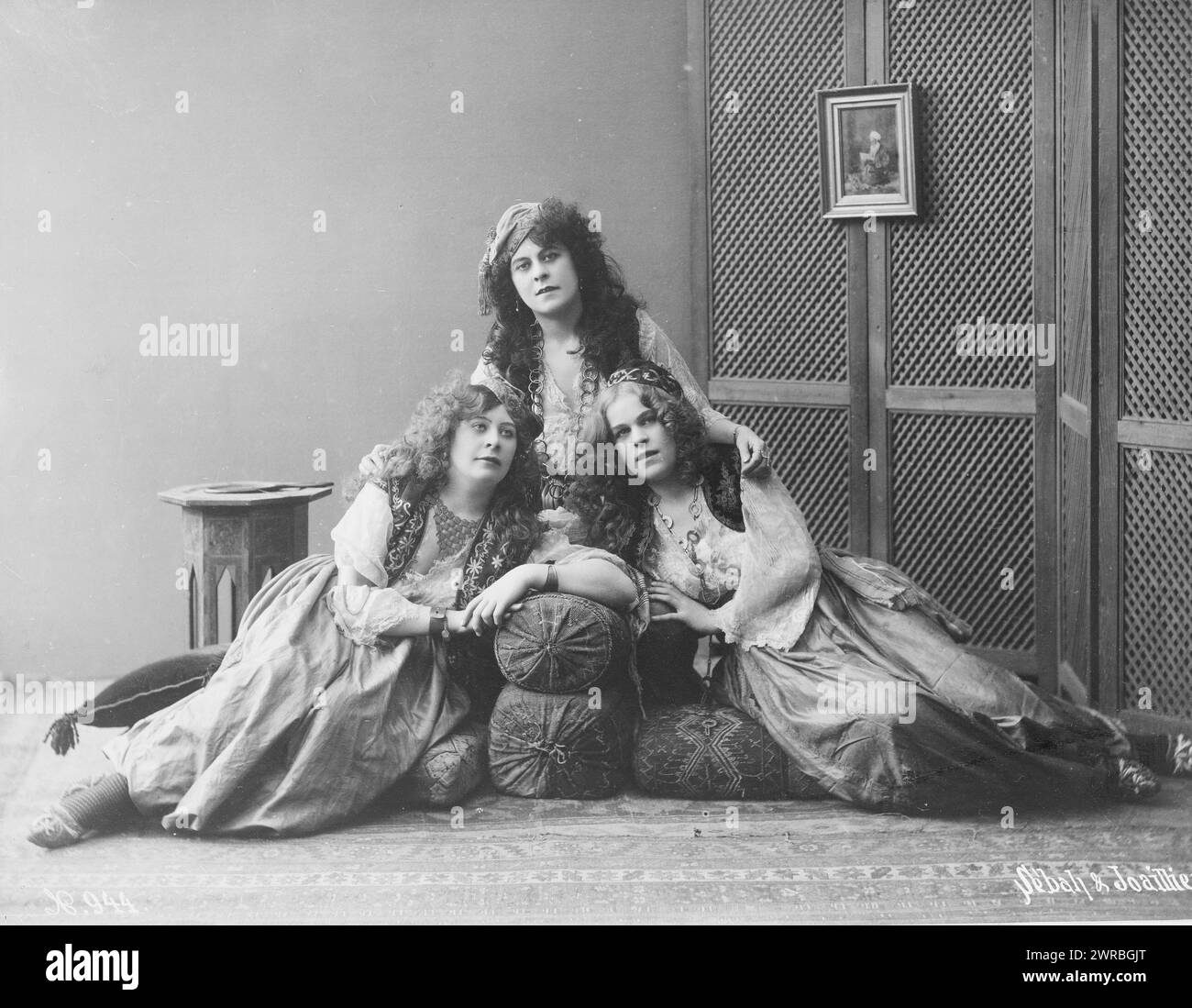 Turkish women Black and White Stock Photos & Images - Alamy