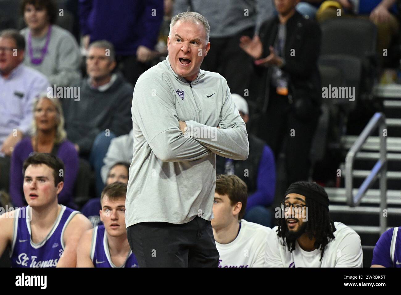St. Thomas - Minnesota Tommies head coach Johnny Tauer reacts to a call ...