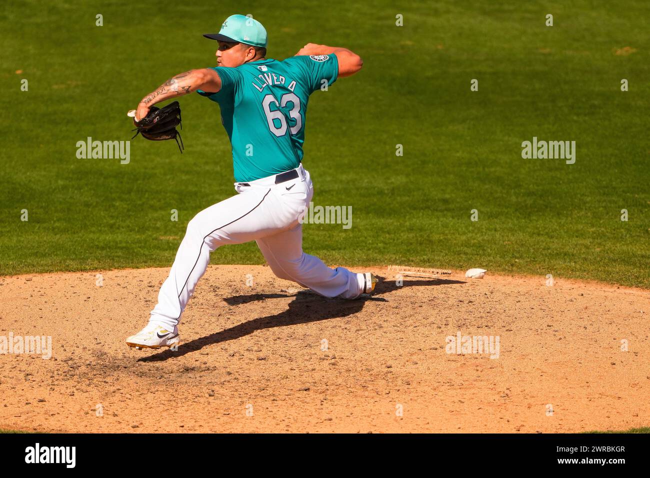 Seattle Mariners relief pitcher Mauricio Llovera throws against the San ...