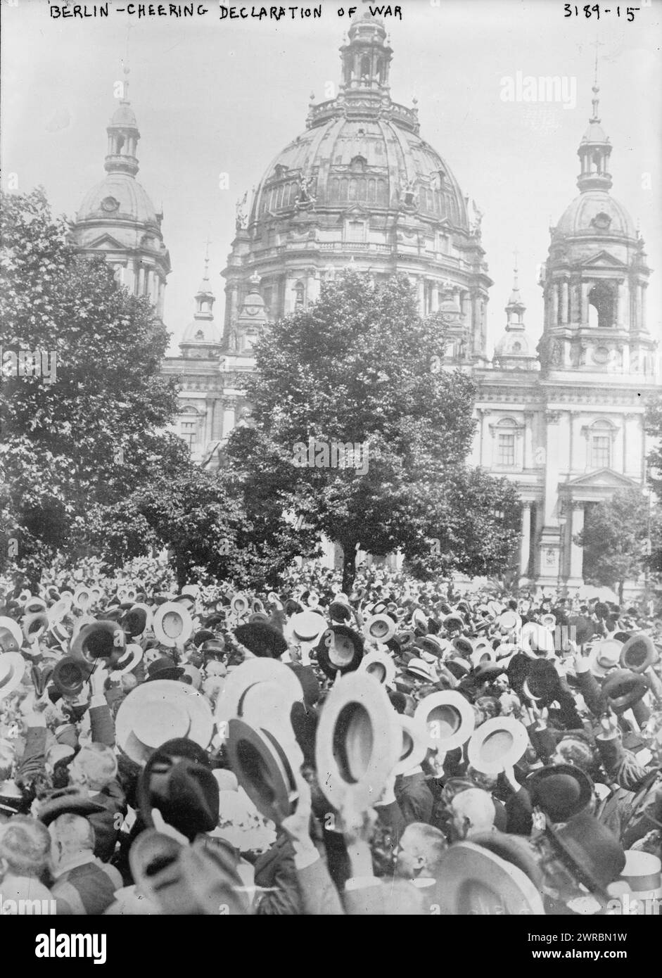 Cheering declaration hi-res stock photography and images - Alamy