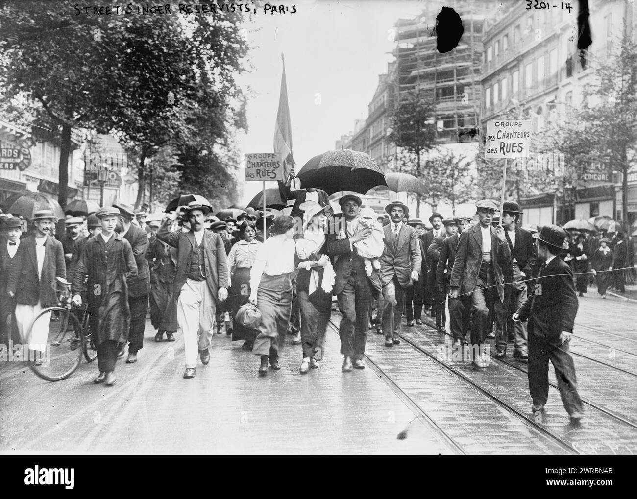 Paris street singer paris Black and White Stock Photos & Images - Alamy