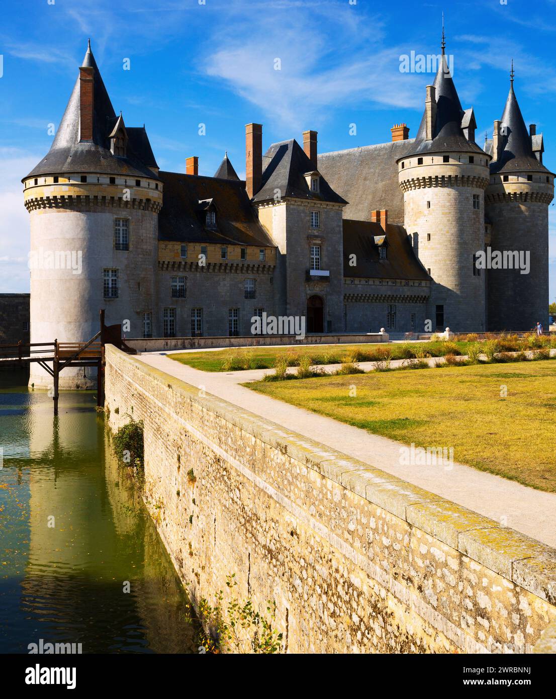 Sully village hi-res stock photography and images - Alamy