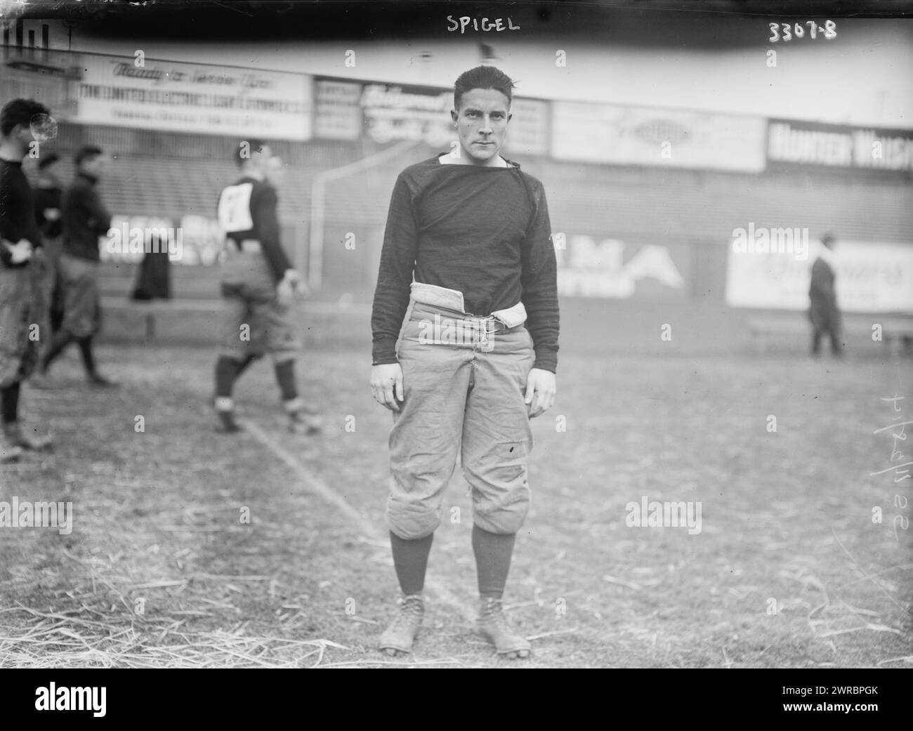 Spiegel in spiegel Black and White Stock Photos & Images - Alamy