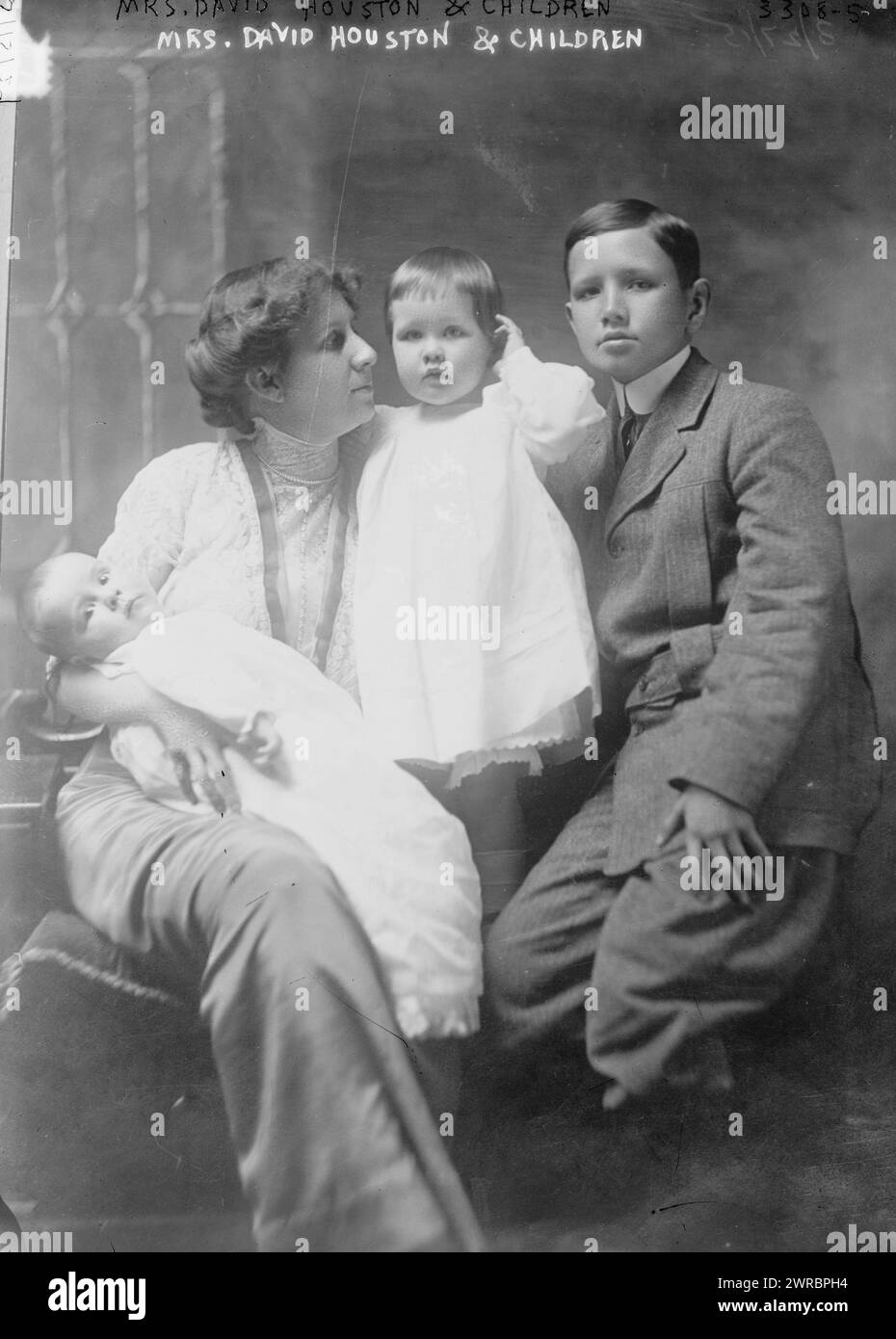 Mrs. David Houston & children, Photograph shows Helen Beall Houston ...