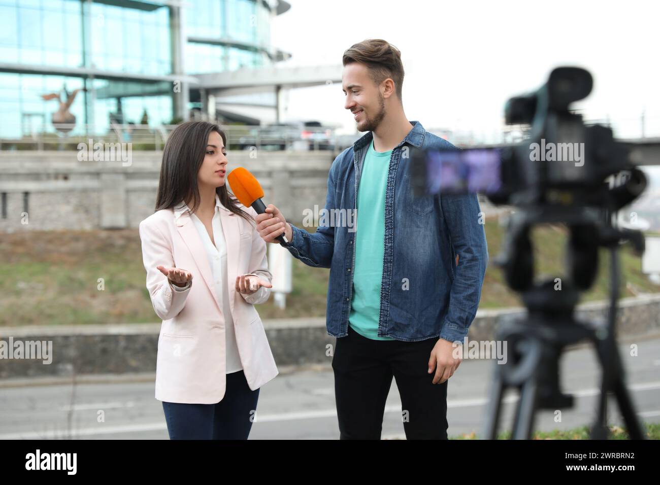 Young journalist interviewing businesswoman hi-res stock photography ...
