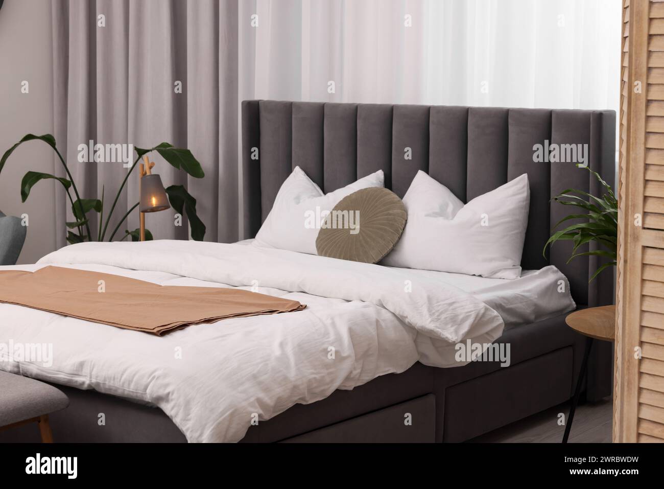 White bedside table houseplants hi-res stock photography and images - Alamy