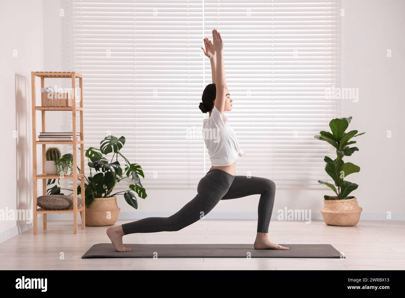 High lunge pose hi-res stock photography and images - Alamy