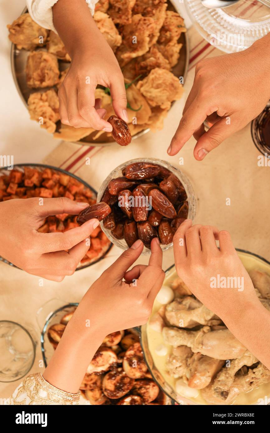 Breaking fast muslim hands hi-res stock photography and images - Alamy