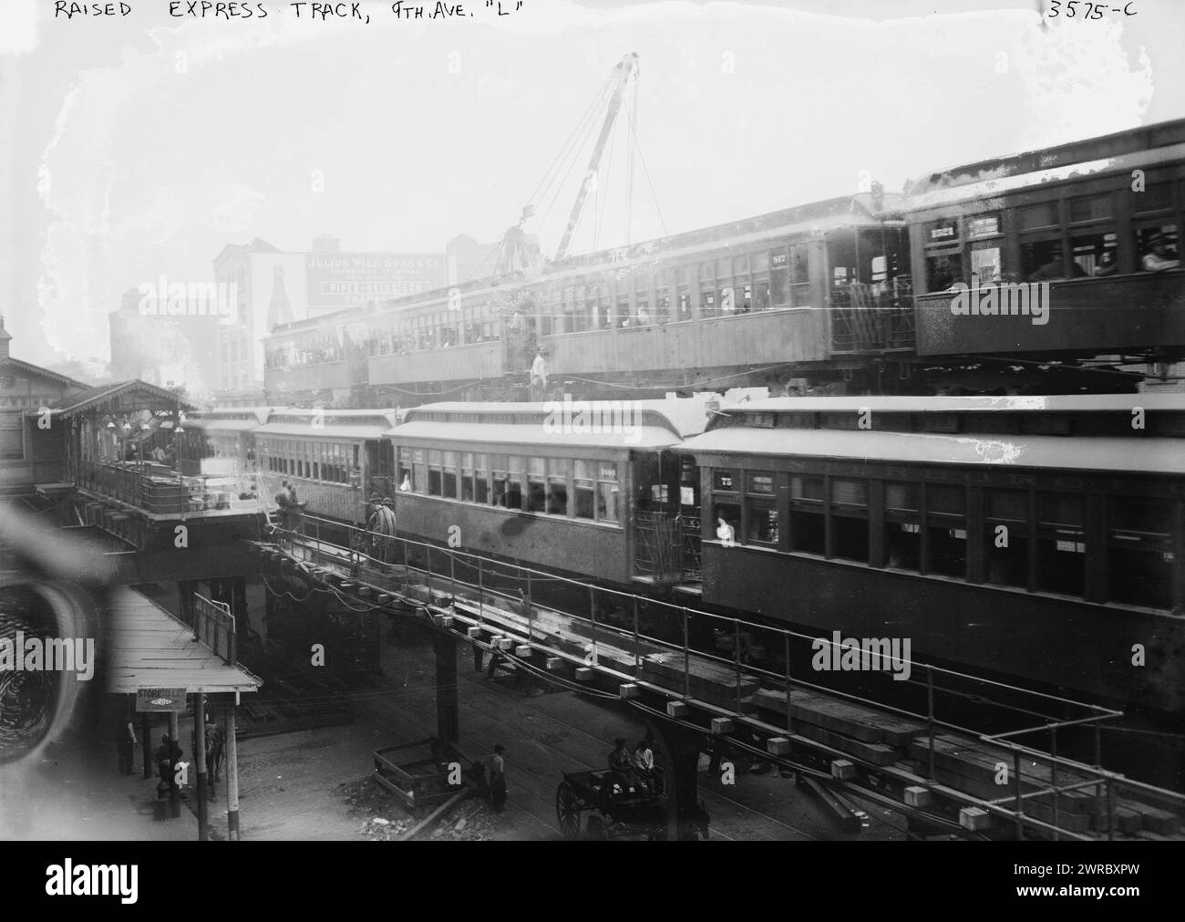 Raised express track hi-res stock photography and images - Alamy