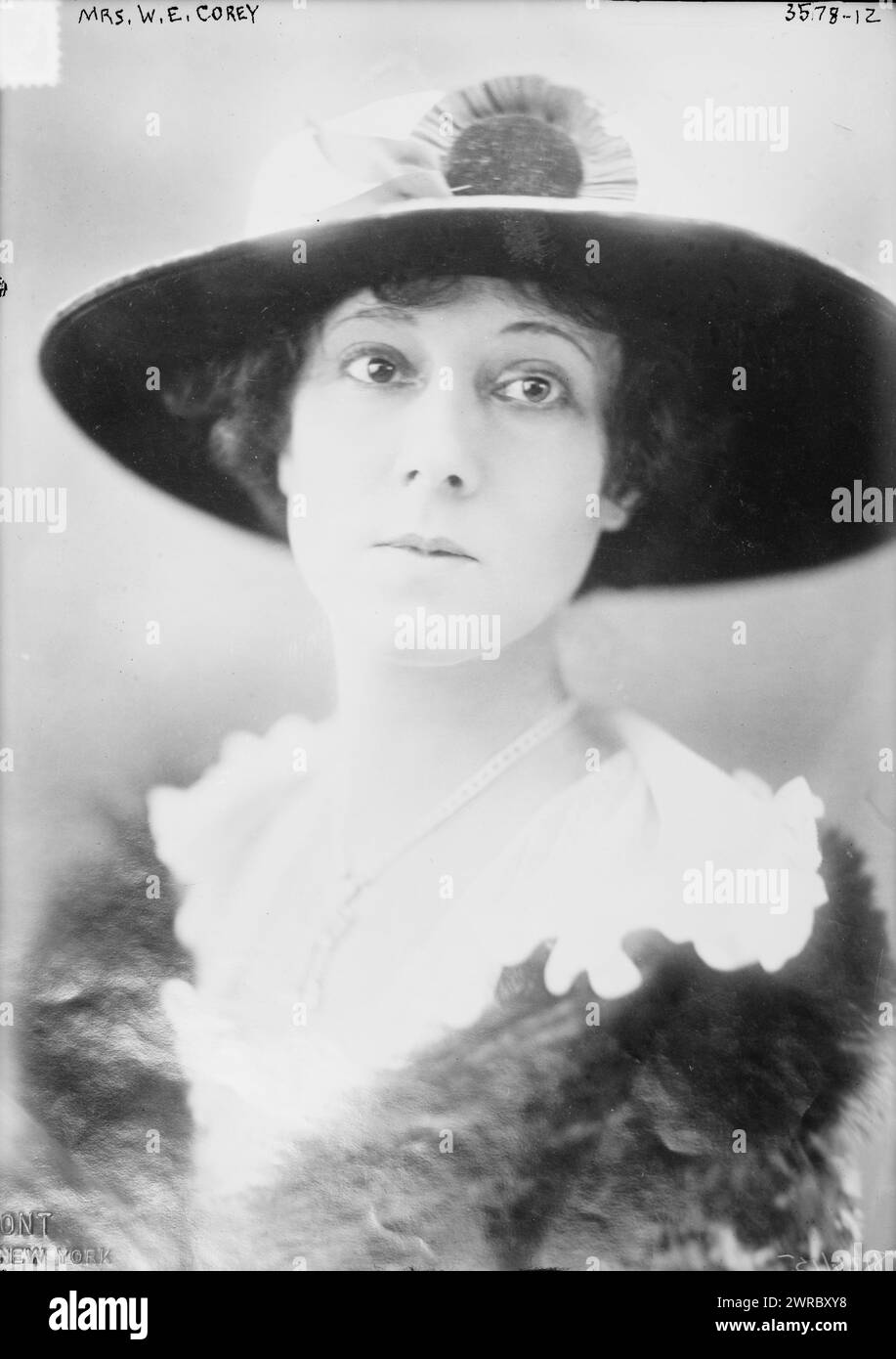 Mrs. W.E. Corey, Photograph shows stage actress Mabelle Gilman Corey ...