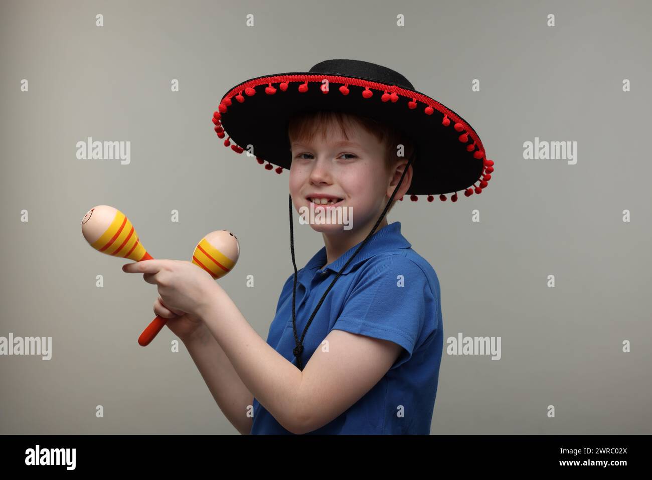 Child mexico maracas hi-res stock photography and images - Alamy