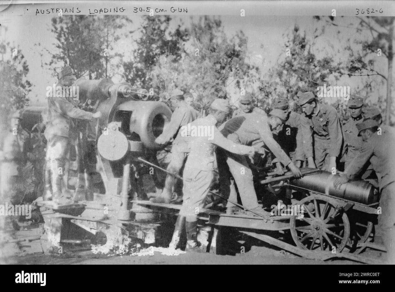 Cm gun hi-res stock photography and images - Alamy