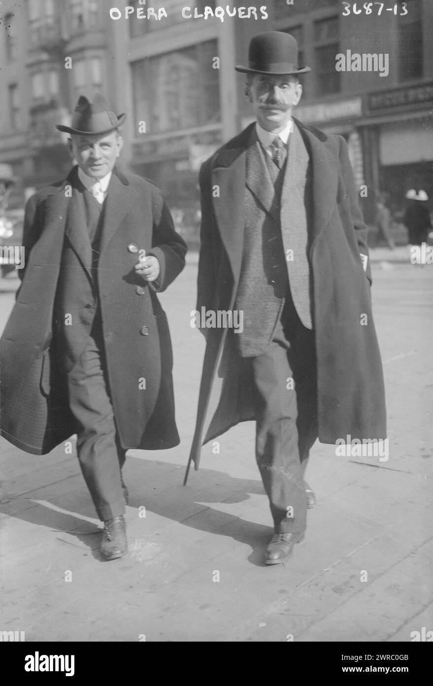 Opera claqueurs hi-res stock photography and images - Alamy