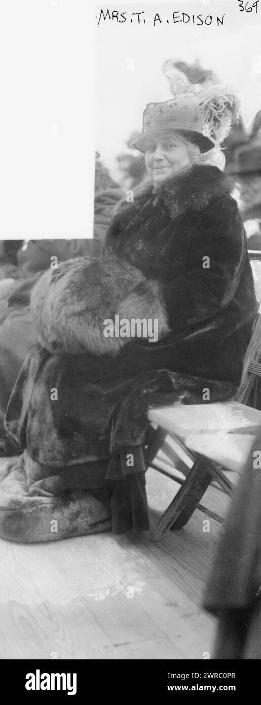 Thomas edison statue Black and White Stock Photos & Images - Alamy