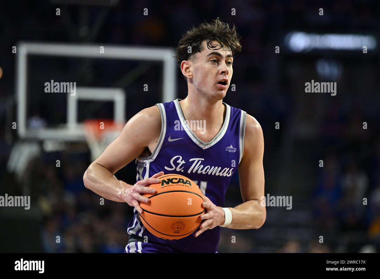 St. Thomas - Minnesota Tommies forward Brooks Allen (4) looks to pass ...