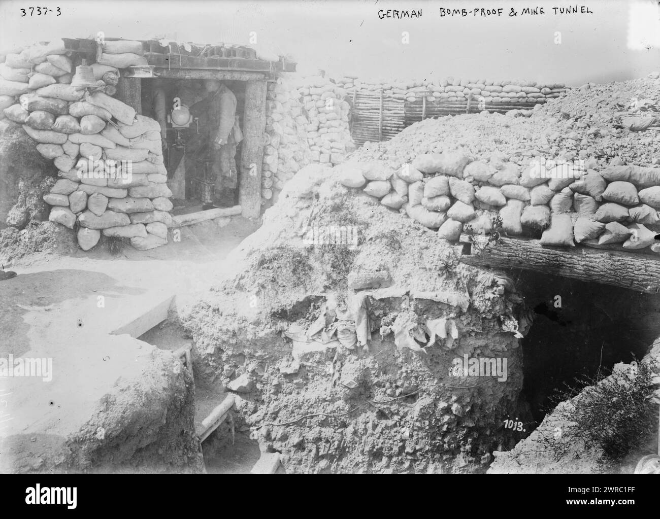 World war 1 tunnel Black and White Stock Photos & Images - Alamy