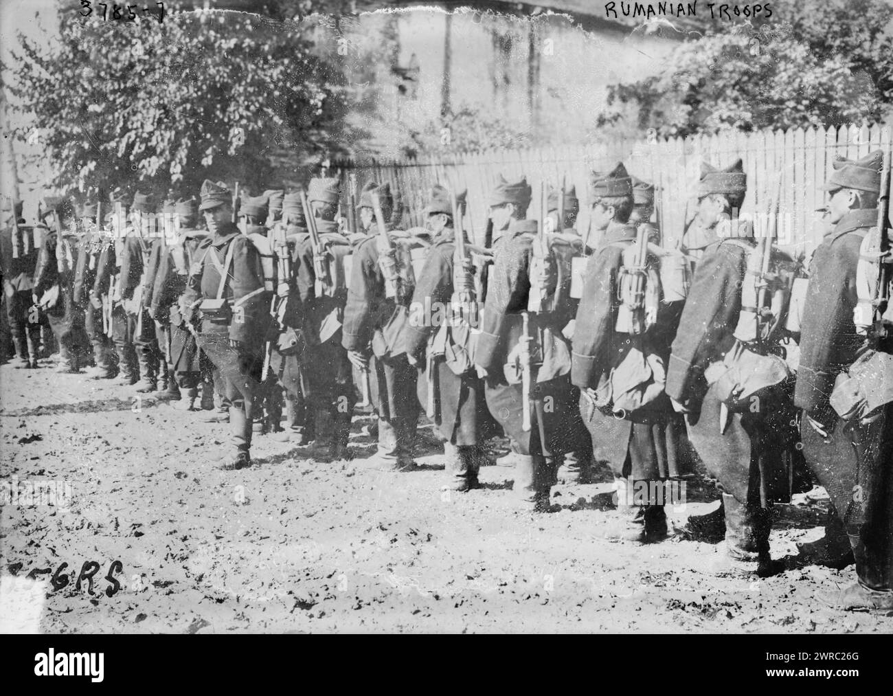 Romanian soldiers world war 1 Black and White Stock Photos & Images - Alamy