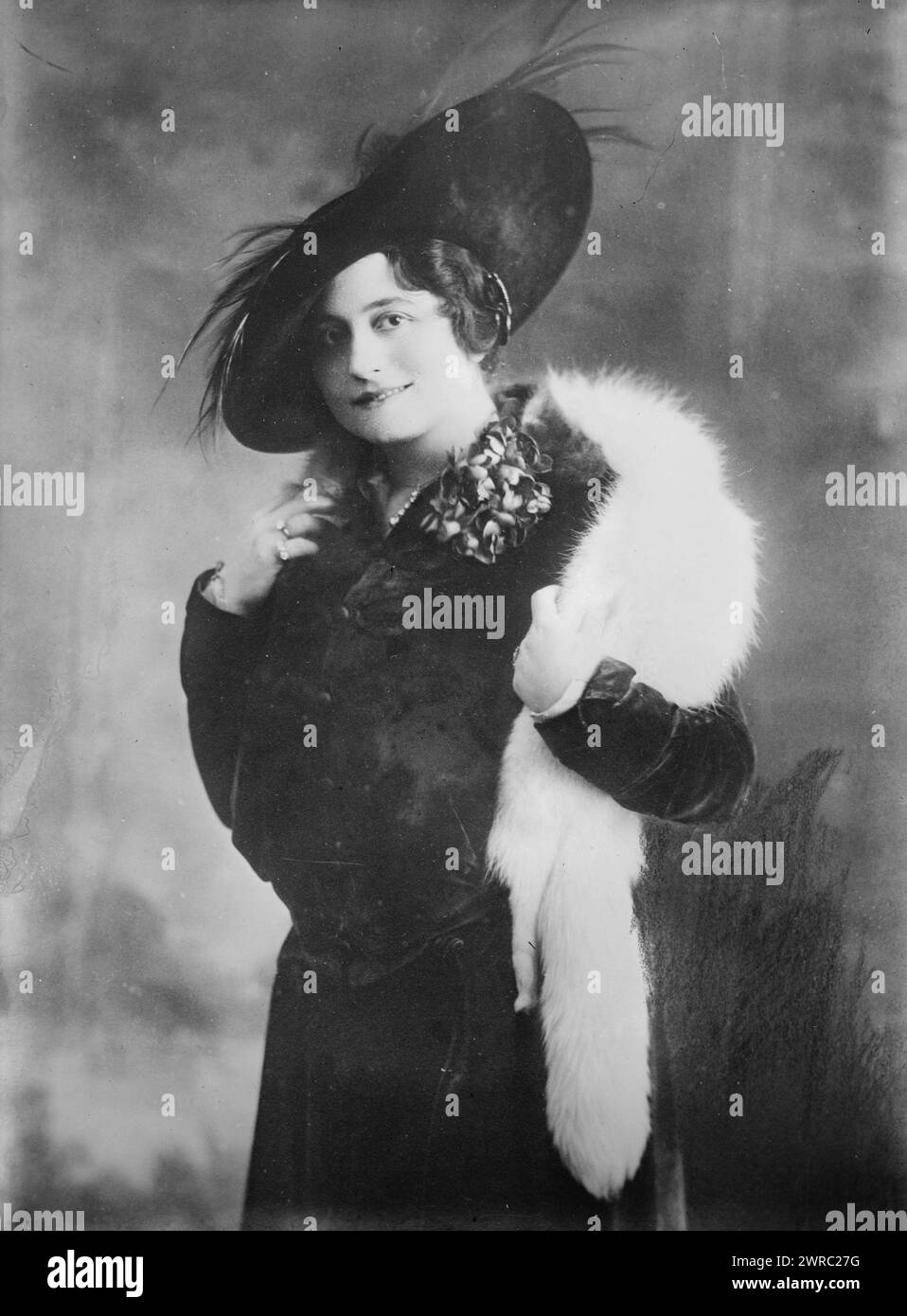 Belgian opera singer lina dilson hi-res stock photography and images ...