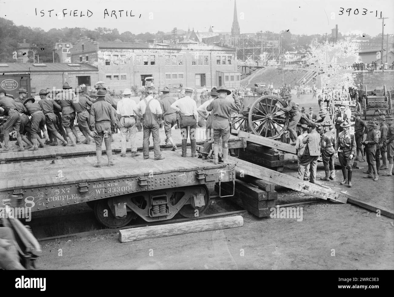 Field artil hi-res stock photography and images - Alamy