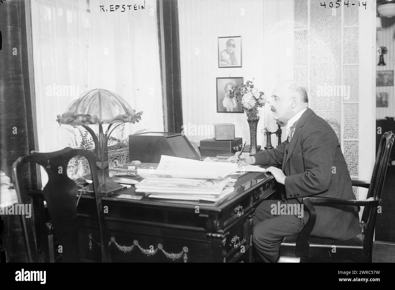 1869 1919 Black and White Stock Photos & Images - Alamy