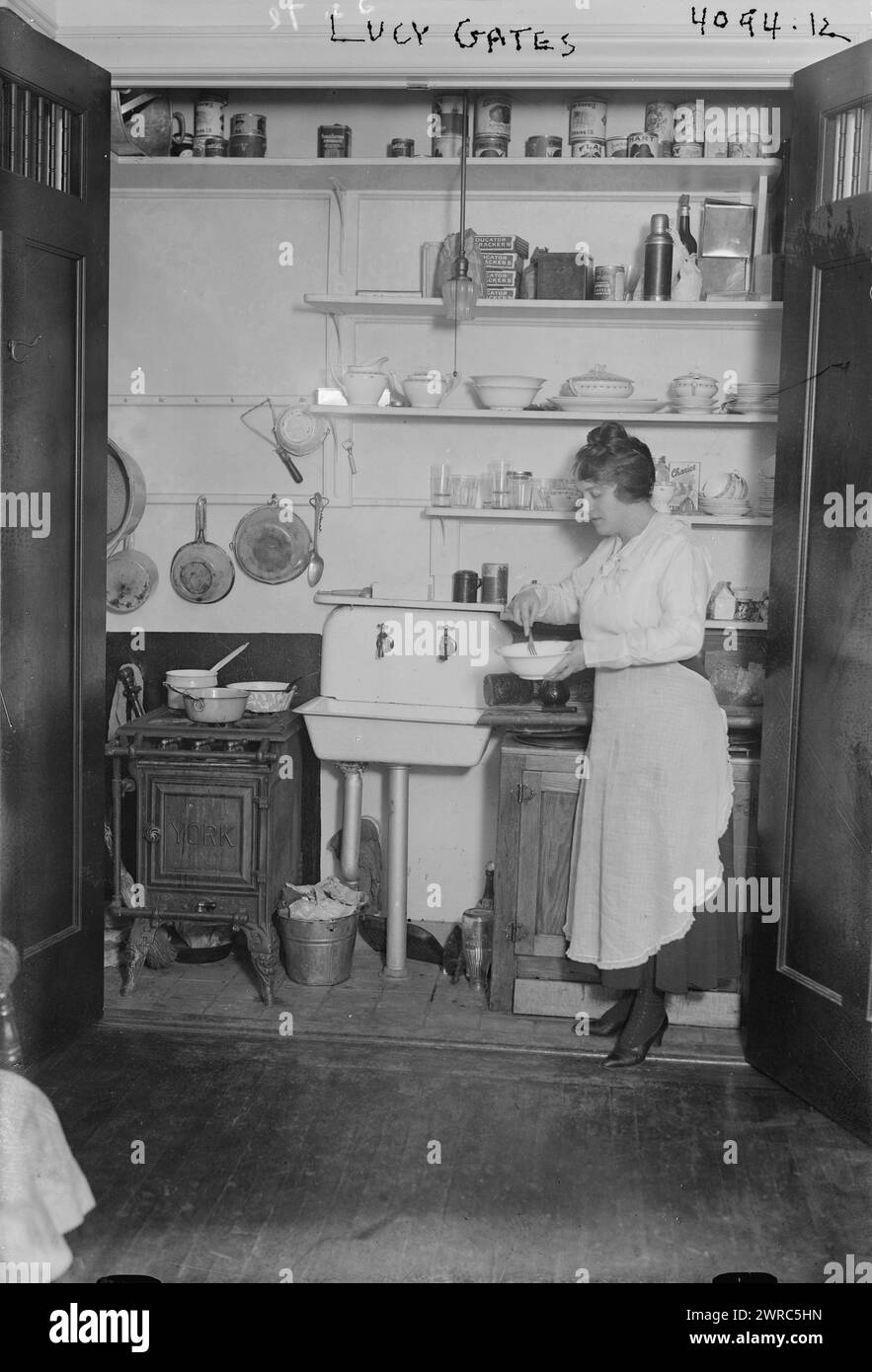 Opera singer emma lucy gates bowen hi-res stock photography and images ...