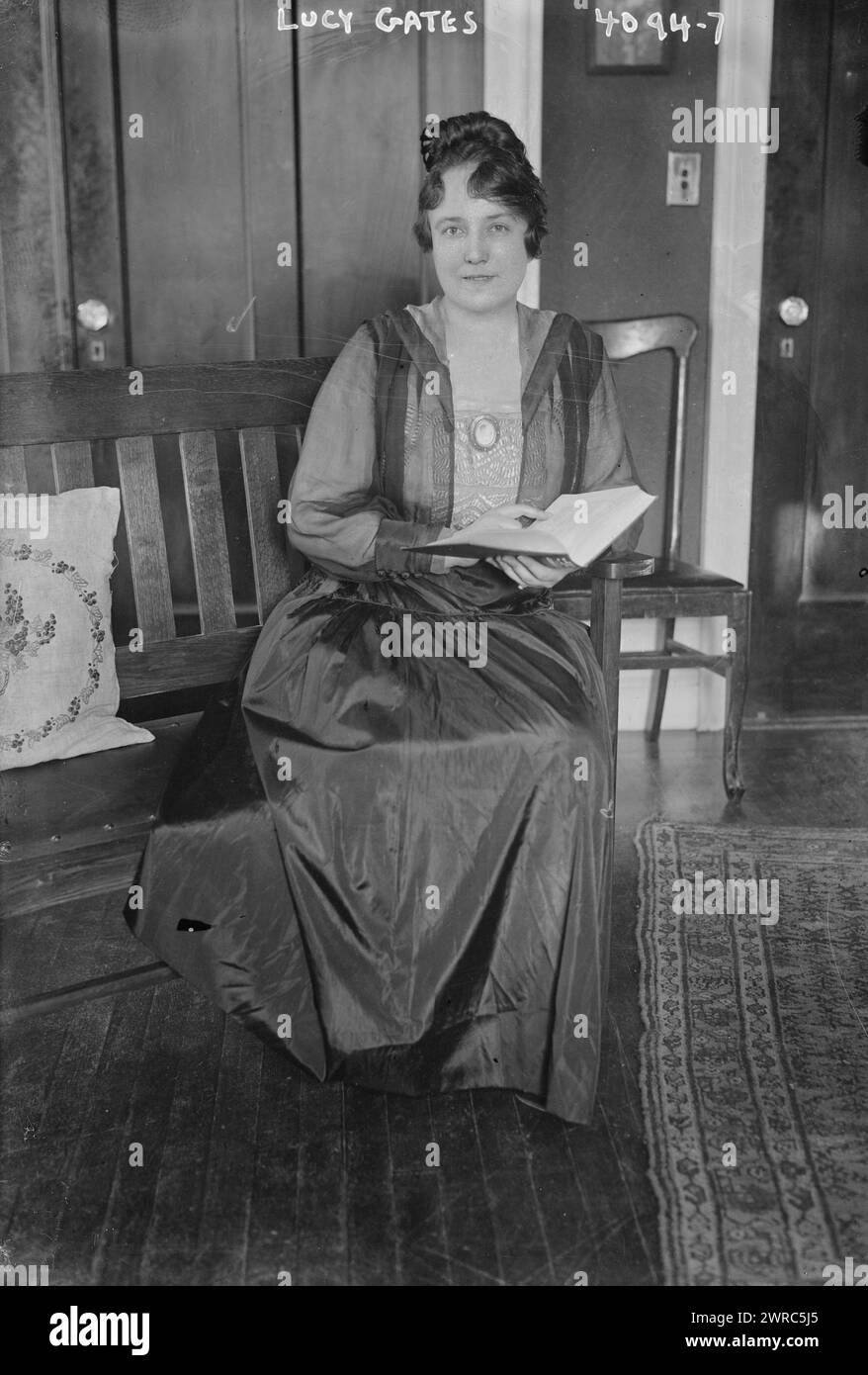 Opera singer emma lucy gates bowen hi-res stock photography and images ...