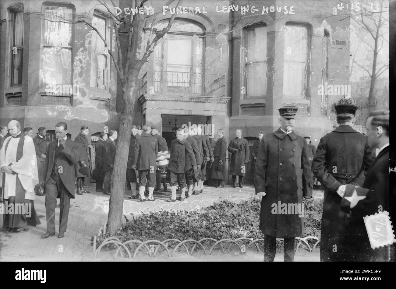 Leaving home house Black and White Stock Photos & Images - Alamy