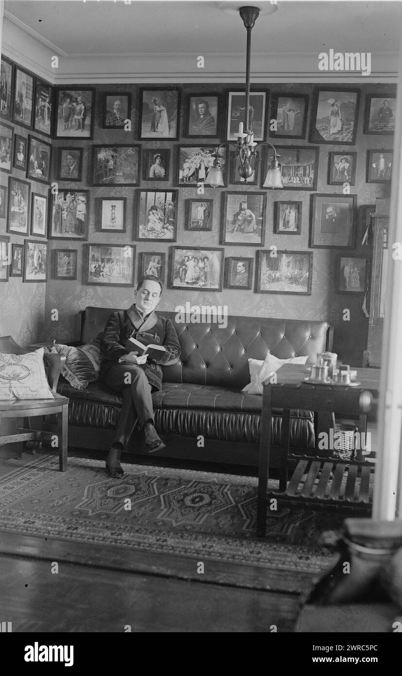 A. Reiss, Photograph shows German tenor opera singer Albert Reiss (1870 ...