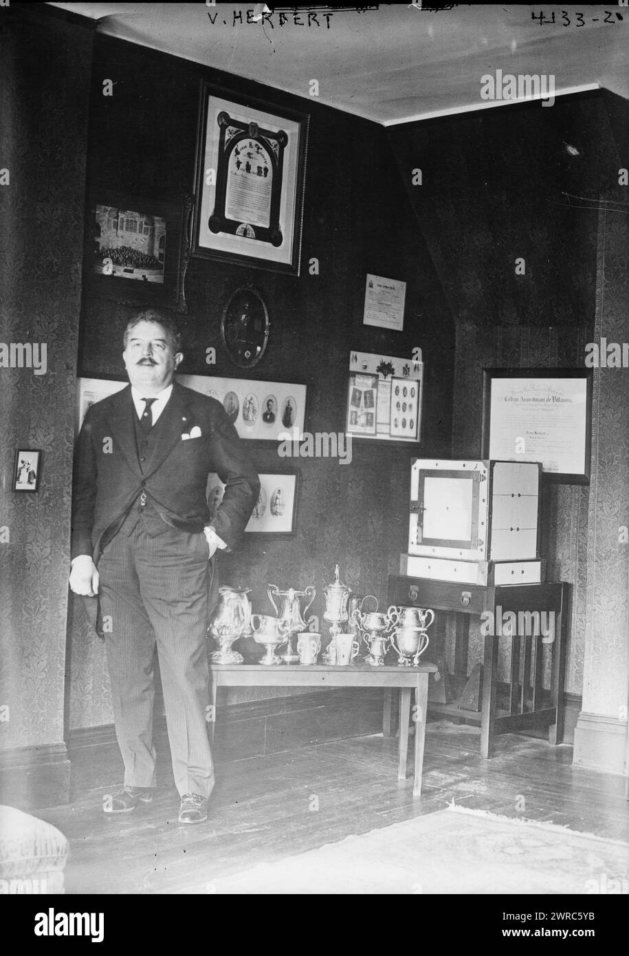 Broadway operettas hi-res stock photography and images - Alamy