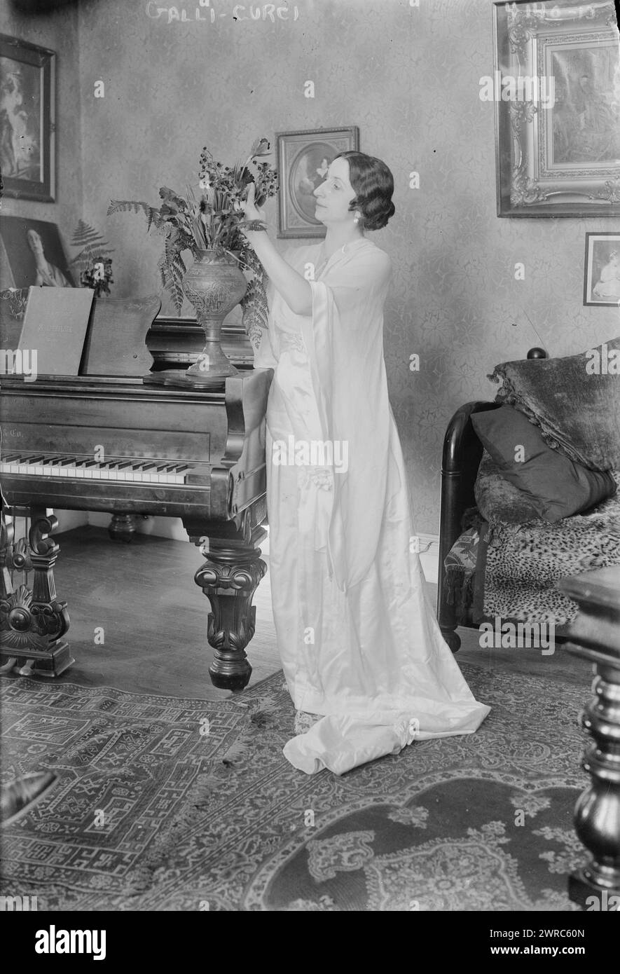 Galli-Curci, Photograph shows Italian coloratura soprano opera singer ...