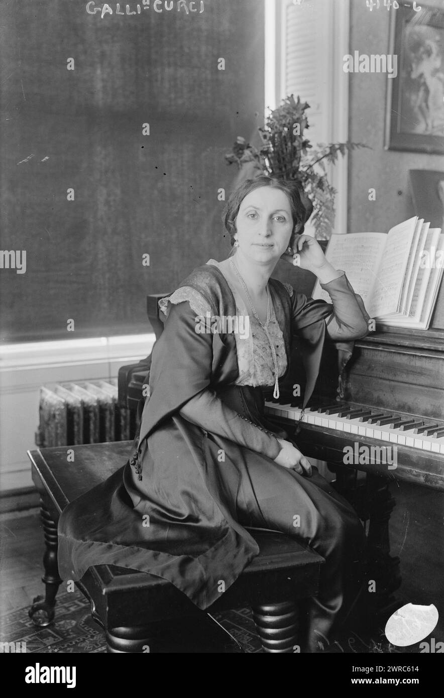 Galli-Curci, Photograph shows Italian coloratura soprano opera singer ...