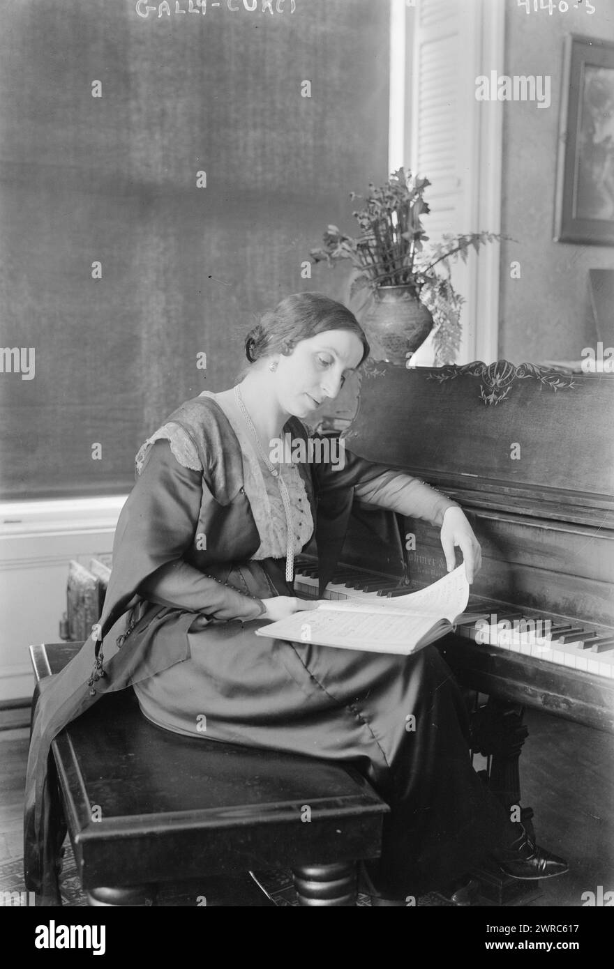 Galli-Curci, Photograph shows Italian coloratura soprano opera singer ...