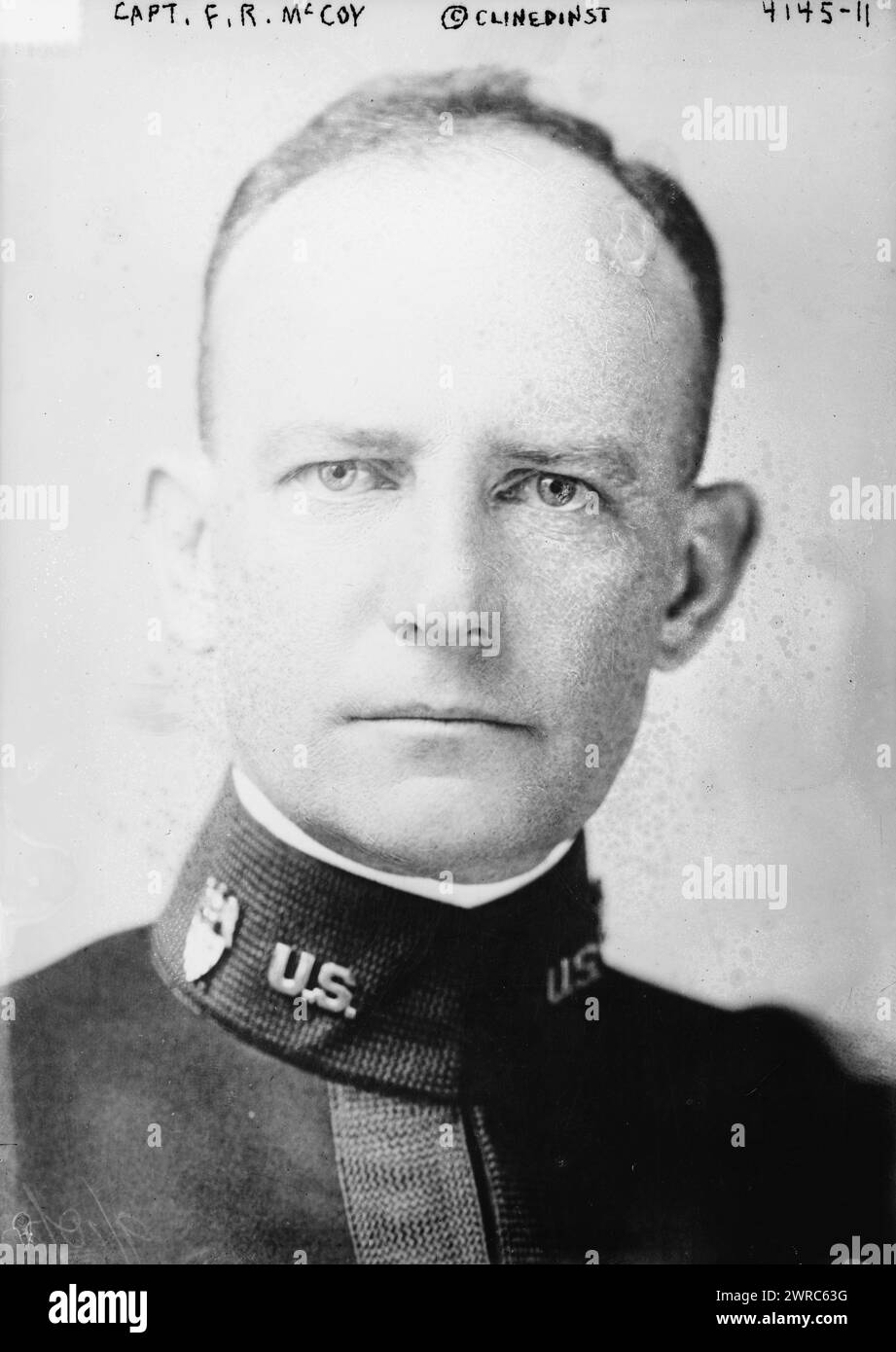 Army officer served hi-res stock photography and images - Alamy