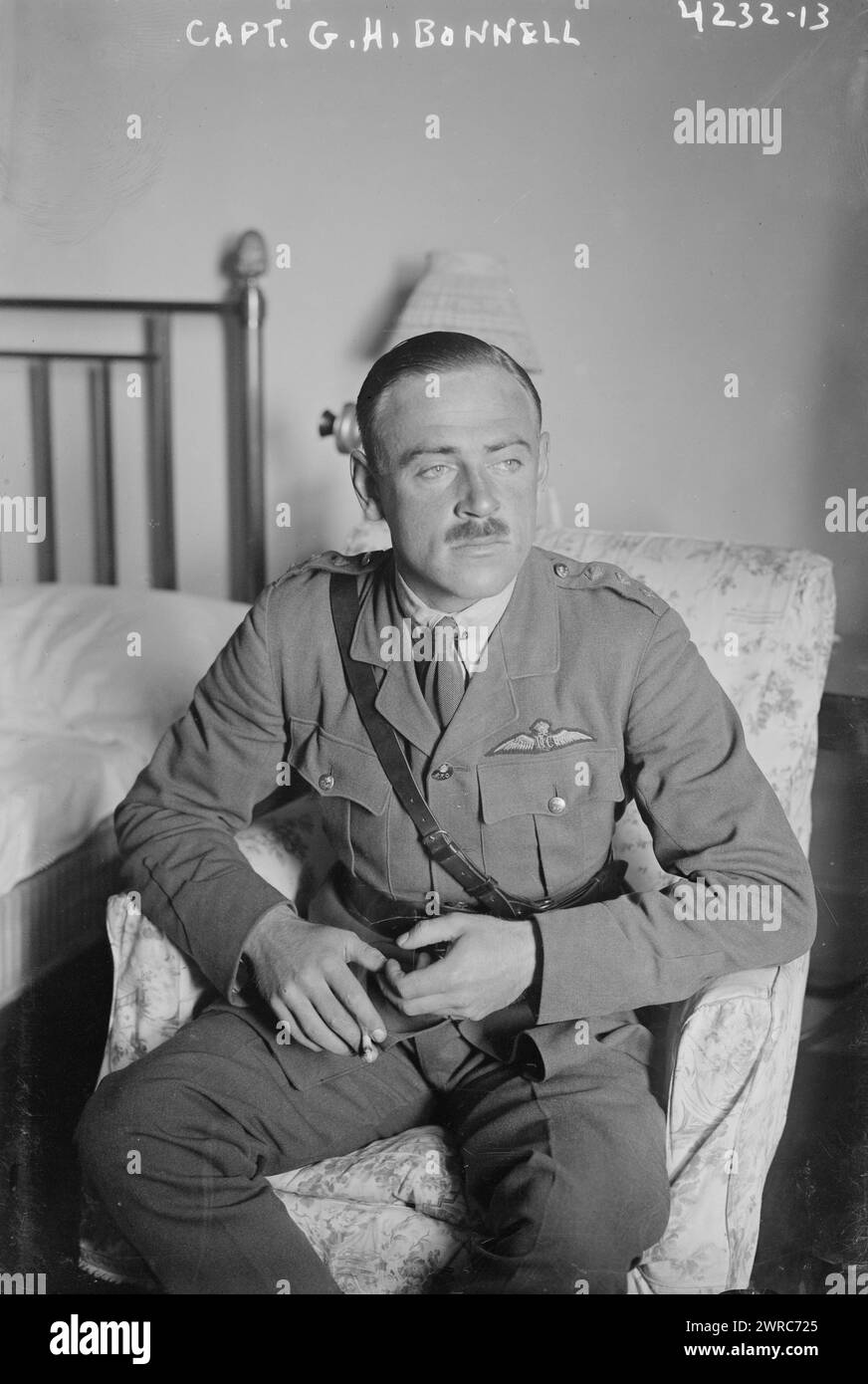 Captain geoffrey harper bonnell hi-res stock photography and images - Alamy