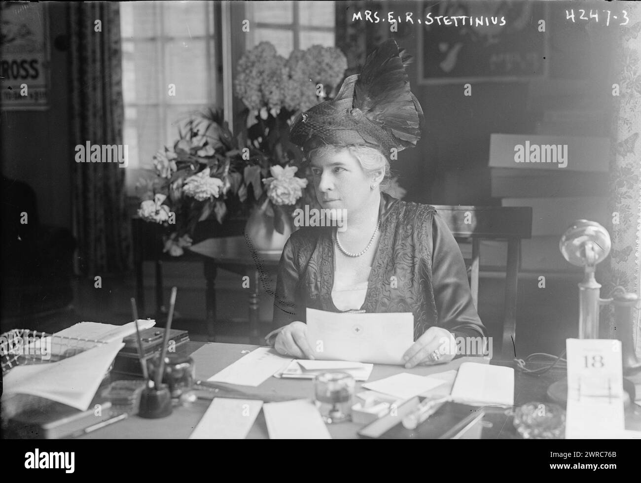 Mrs a e head hi-res stock photography and images - Alamy