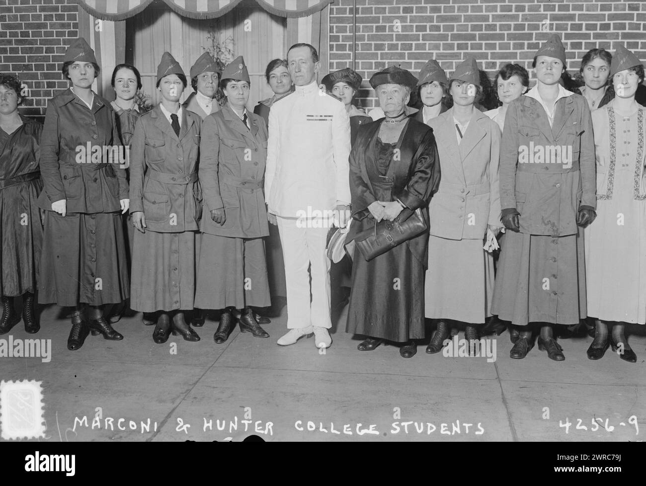 Women wireless telegraphers hi-res stock photography and images - Alamy